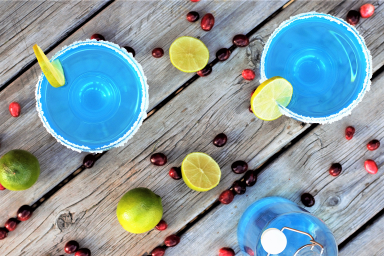12 Drinks of Christmas: Frosty Flurry Cocktail – Mountain Cravings